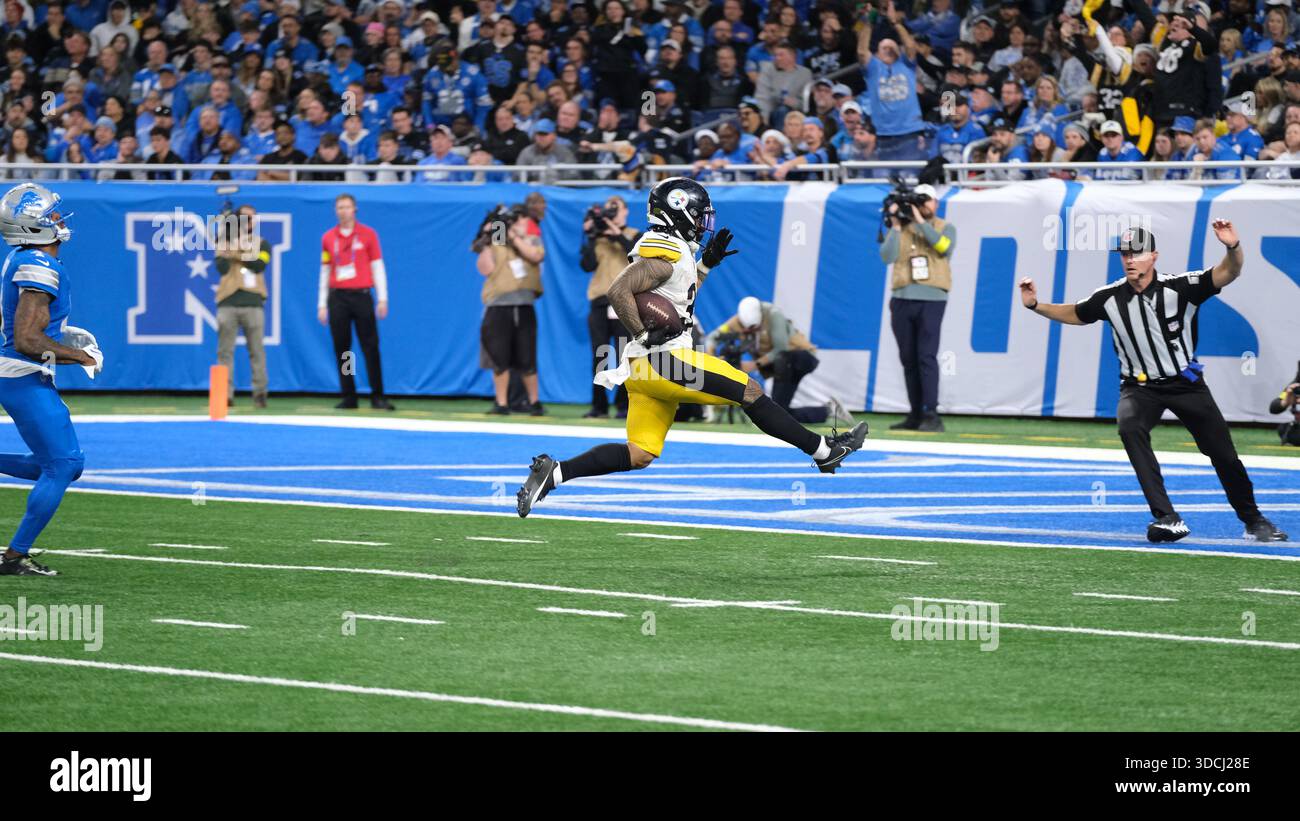 Dec 21, 2025: Jaylen Warren #30 during the Pittsburgh Steelers vs ...