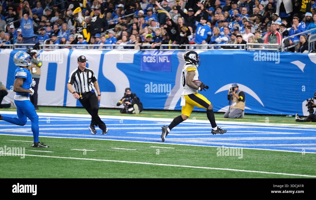 Dec 21, 2025: Jaylen Warren #30 during the Pittsburgh Steelers vs ...