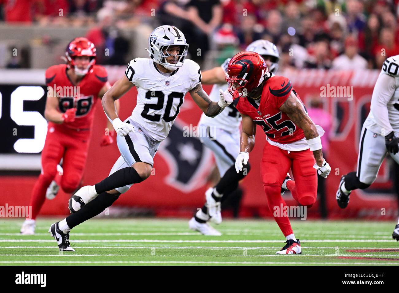Houston Texans cornerback Myles Bryant (25) runs down field against the ...