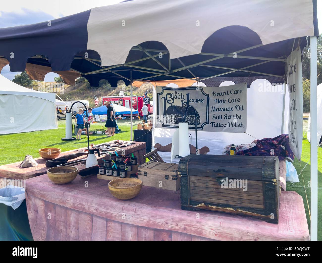 Handmade items in open hi-res stock photography and images - Alamy