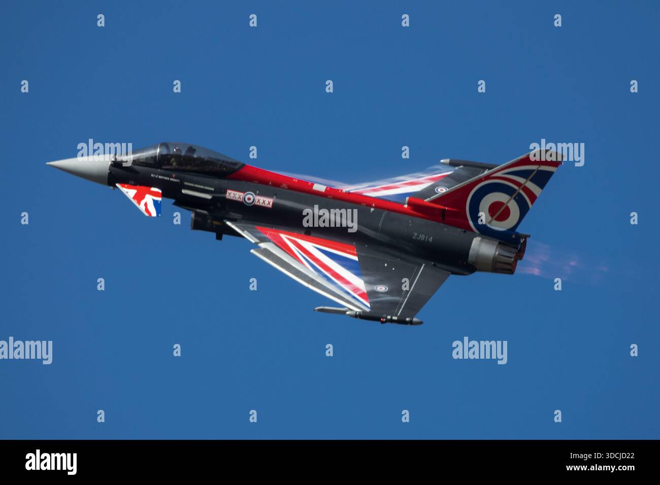 Eurofighter typhoon aircraft raf hi-res stock photography and images ...
