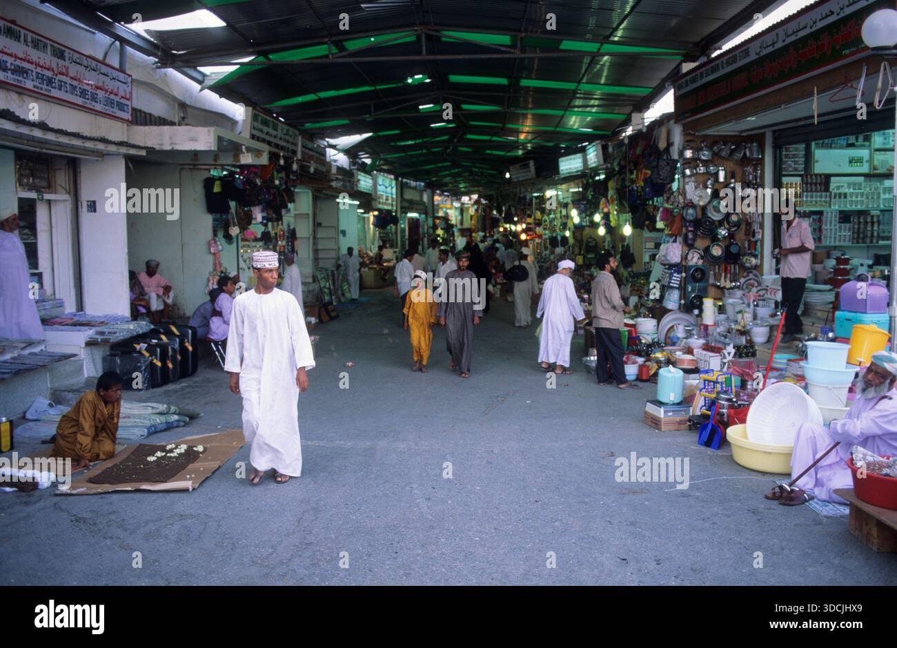 Undercover shops and market stalls hi-res stock photography and images ...