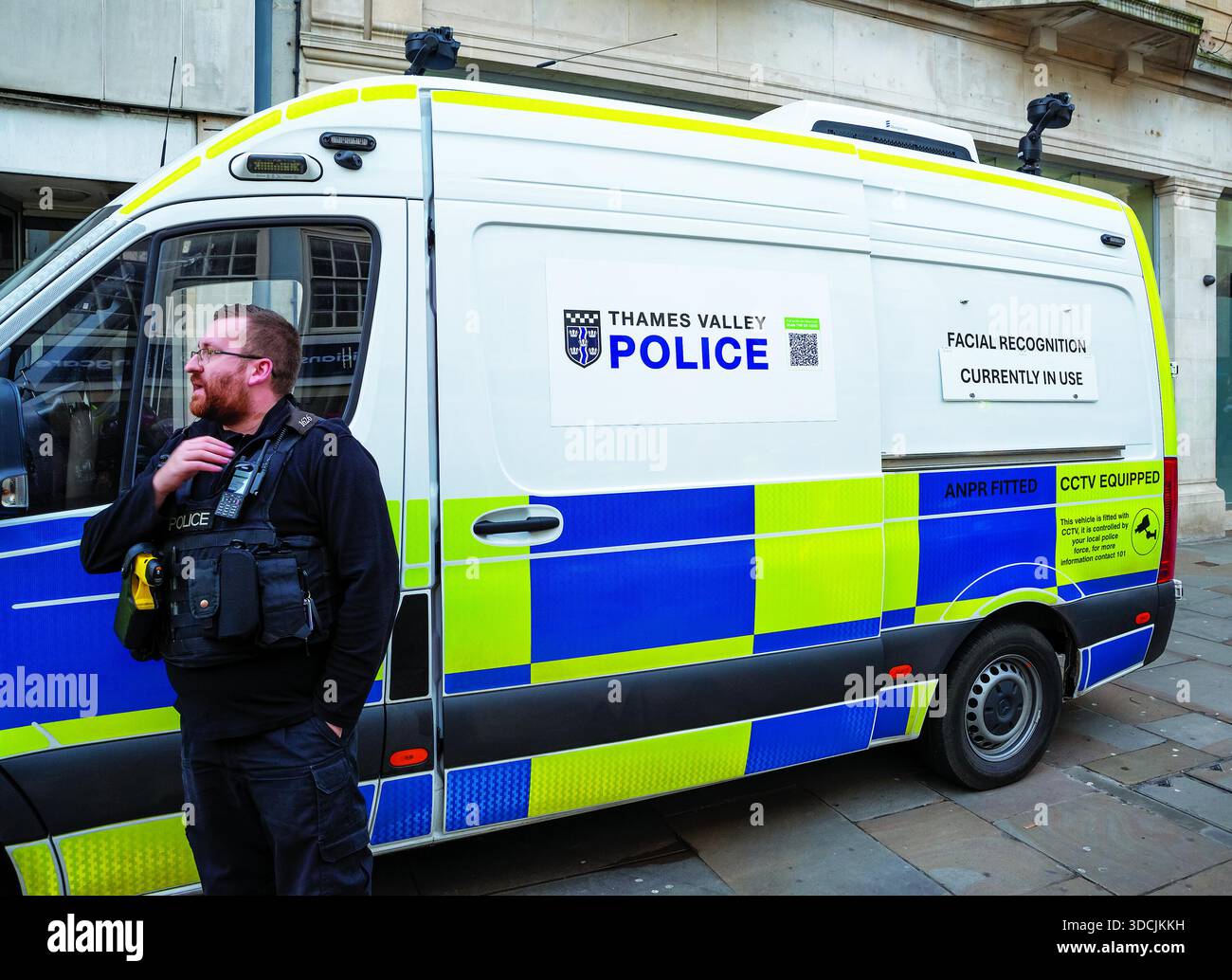 Cornmarket Street Oxford UK, 22nd December 2025. Thames Valley Police ...