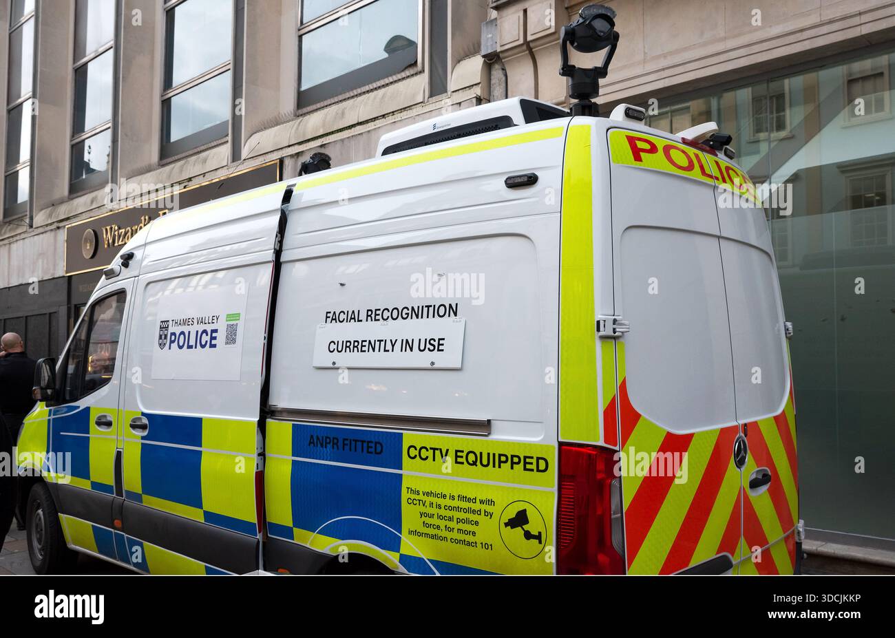Cornmarket Street Oxford UK, 22nd December 2025. Thames Valley Police ...