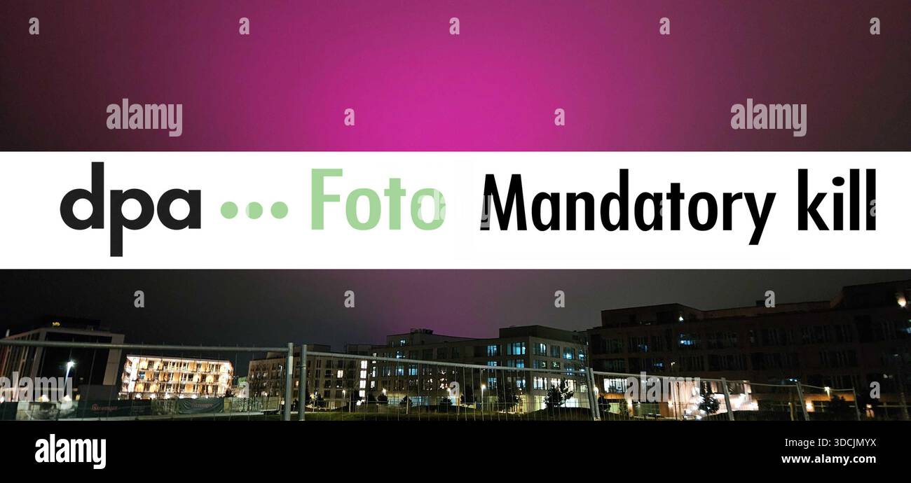 22 December 2025, Baden-Württemberg, Stuttgart: The unusual sky glow is ...