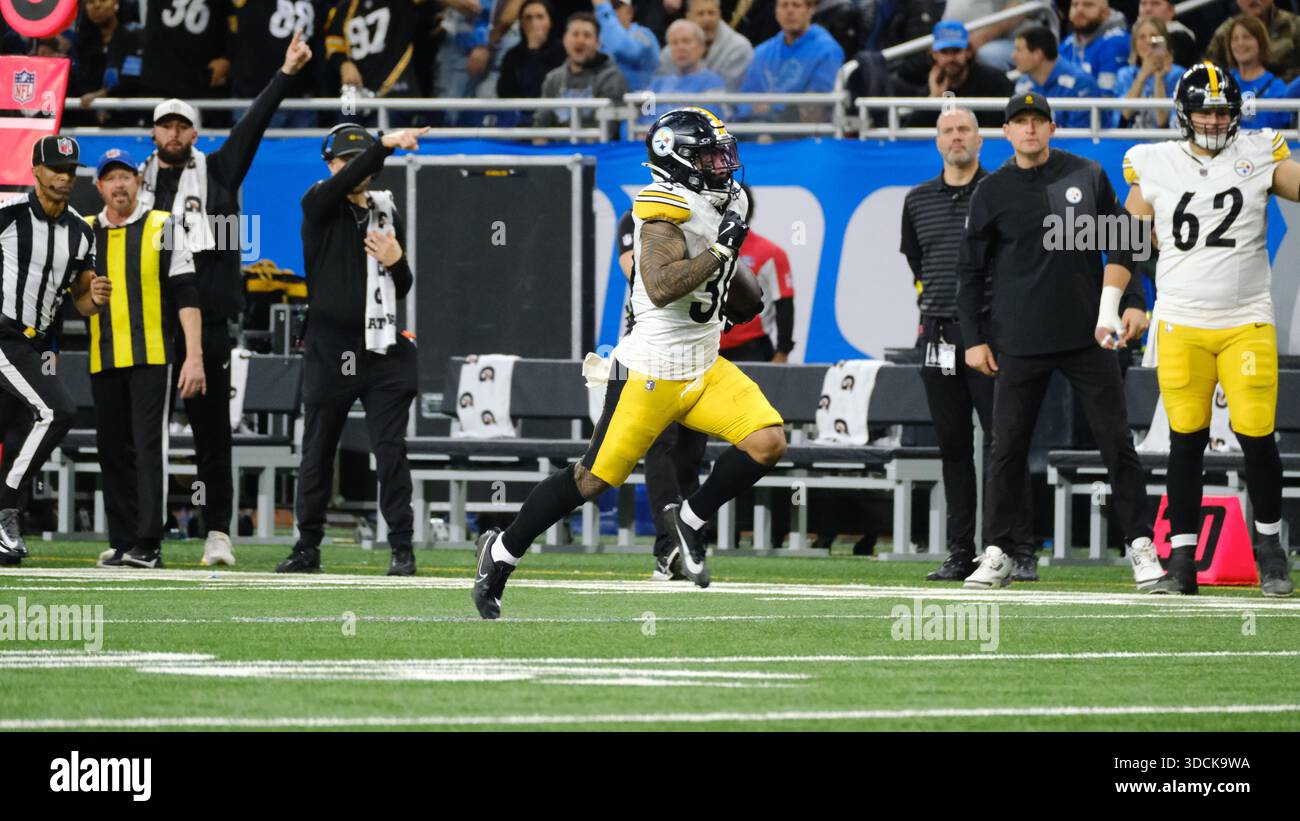 Dec 21, 2025: Jaylen Warren #30 during the Pittsburgh Steelers vs ...