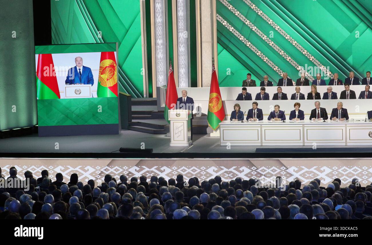 (251219) -- MINSK, Dec. 19, 2025 (Xinhua) -- Belarusian President ...