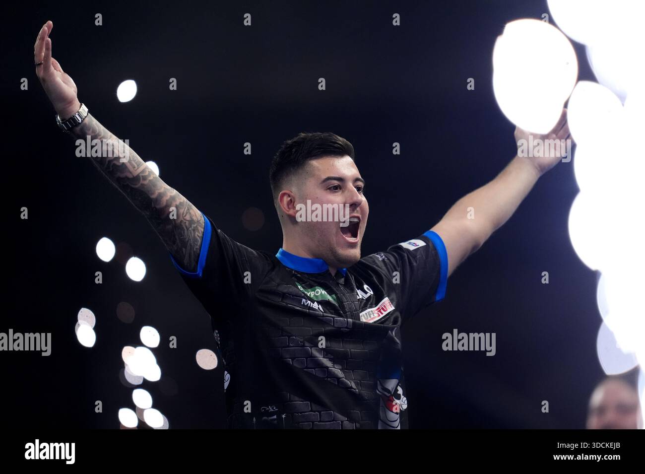 England's Ryan Meikle celebrates defeating New Zealand's Jonny Tata on ...