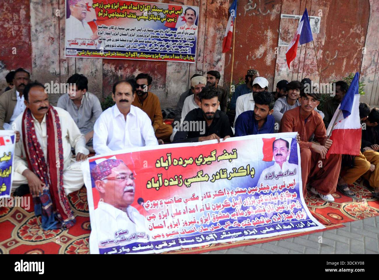HYDERABAD, PAKISTAN, DEC 23: Activists of Sindh Taraqi Pasand Party ...