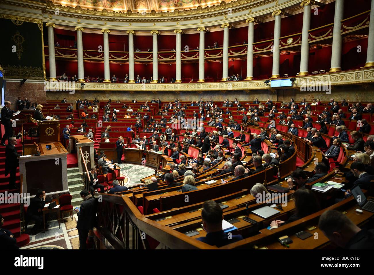 Illustration during the vote of special bill to avoid financial ...