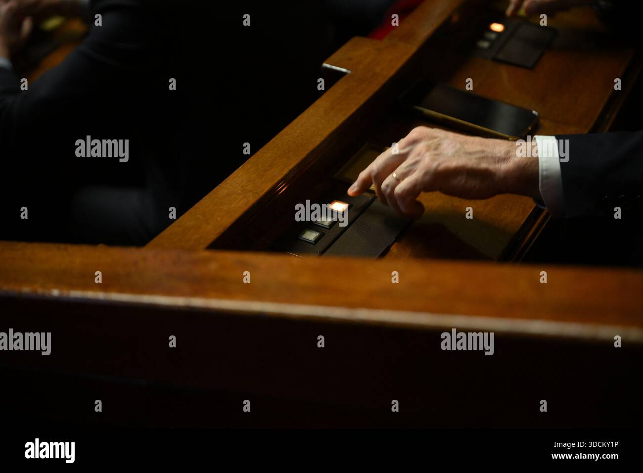 Illustration during the vote of special bill to avoid financial ...