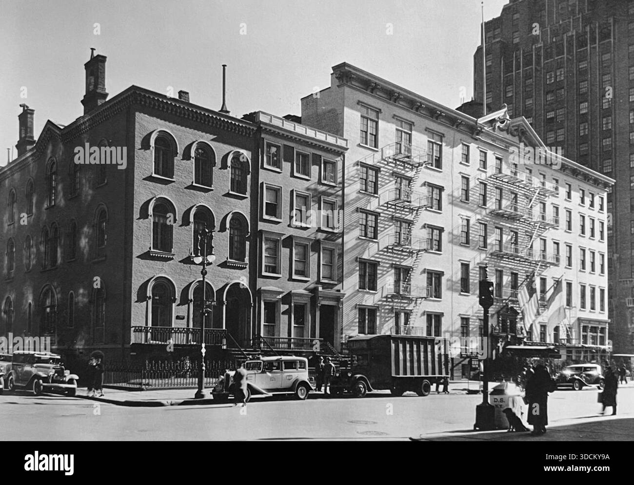 Mid century nyc Black and White Stock Photos & Images - Alamy