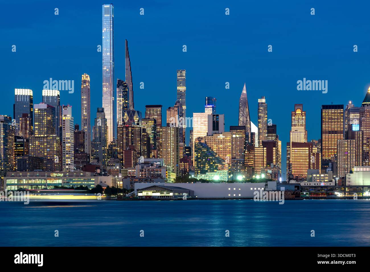 The impressive Midtown Manhattan skyline featuring the ultra thin ...