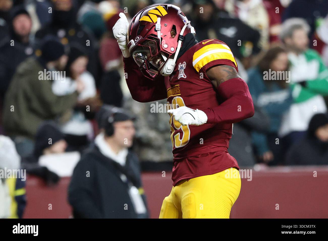 Washington Commanders safety Jeremy Reaves (39) celebrates during an ...