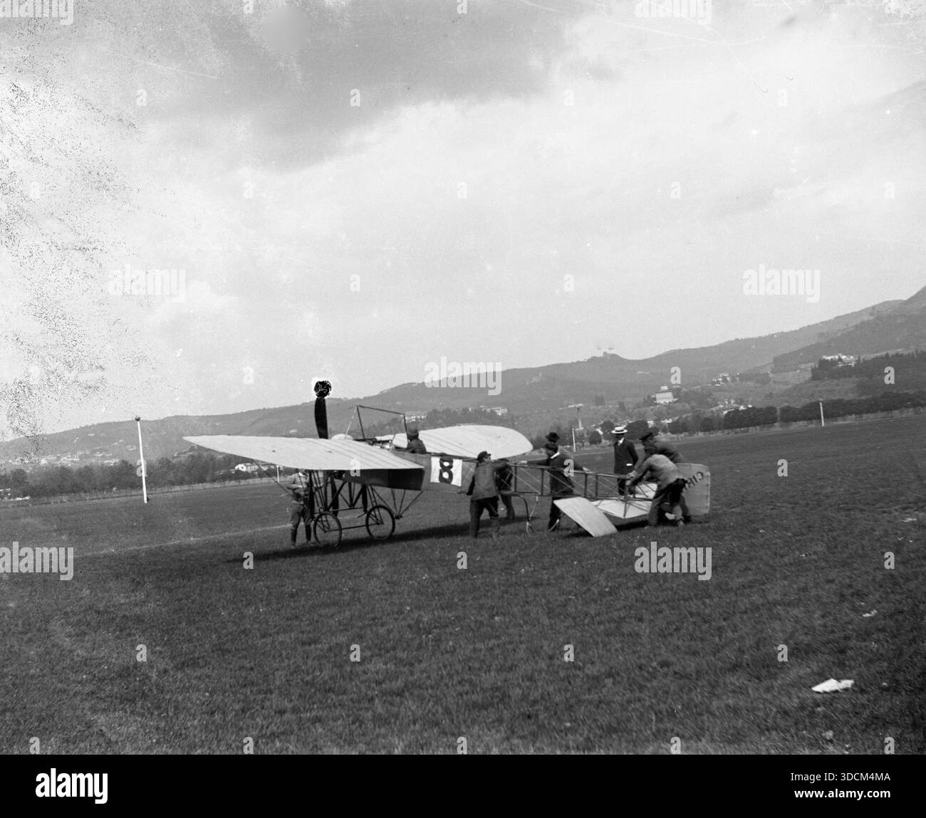 Pre world war i era aircraft hi-res stock photography and images - Alamy