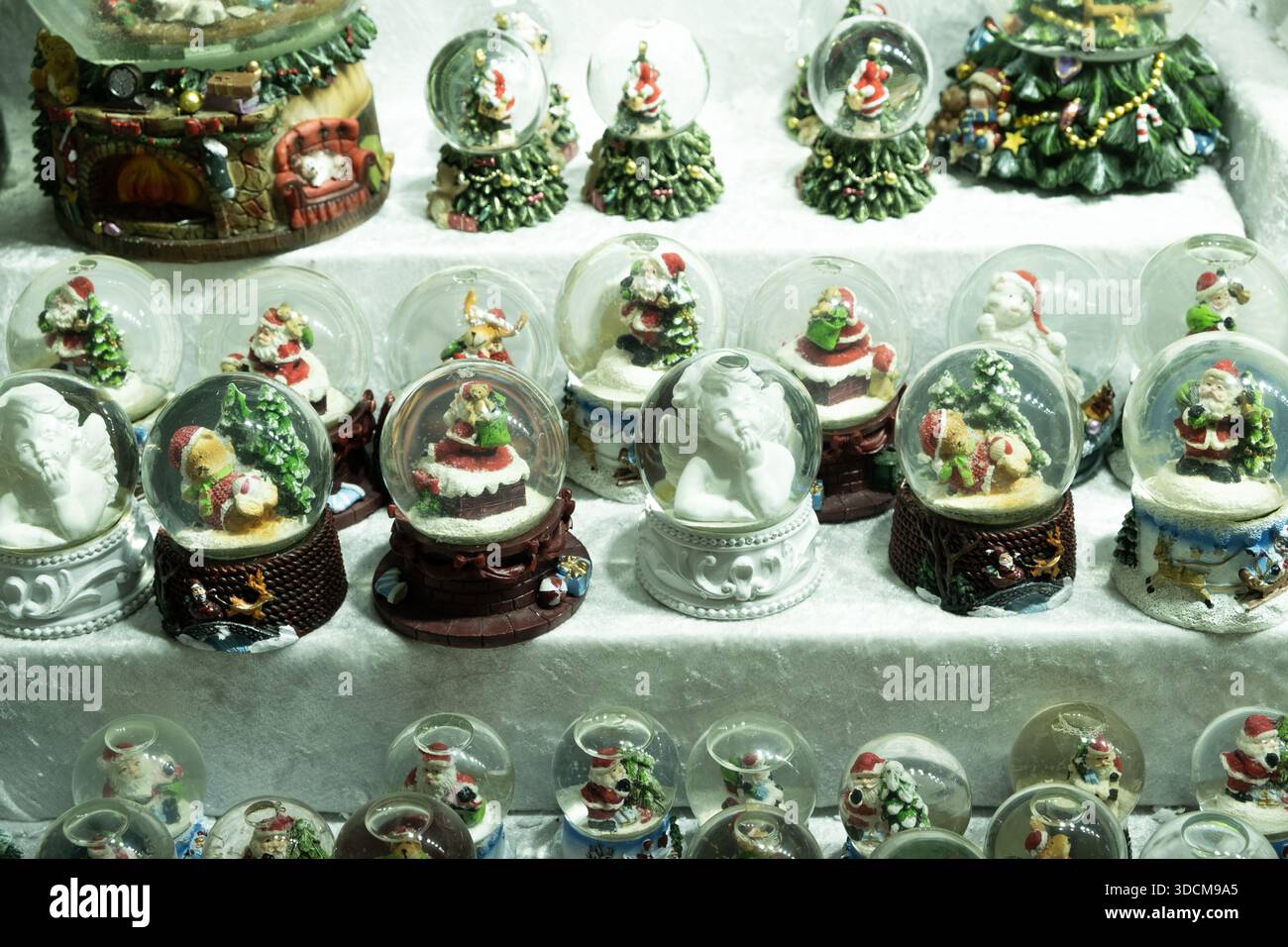Christmas market lots snow hi-res stock photography and images - Alamy