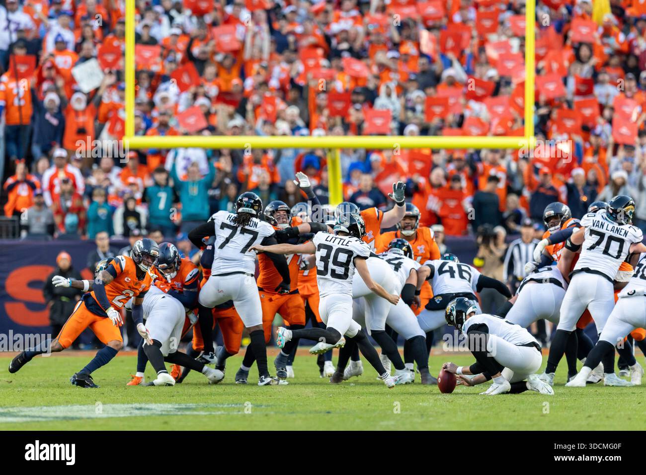 Jacksonville Jaguars kicker Cam Little (39) kicks a field goal against ...