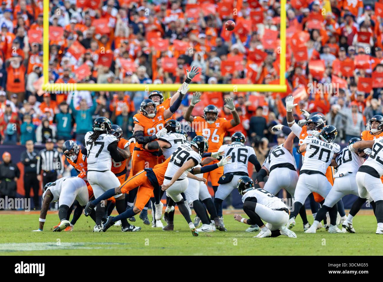 Jacksonville Jaguars kicker Cam Little (39) kicks a field goal against ...