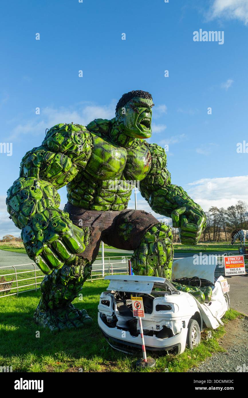 Giant incredible hulk statue hi-res stock photography and images - Alamy