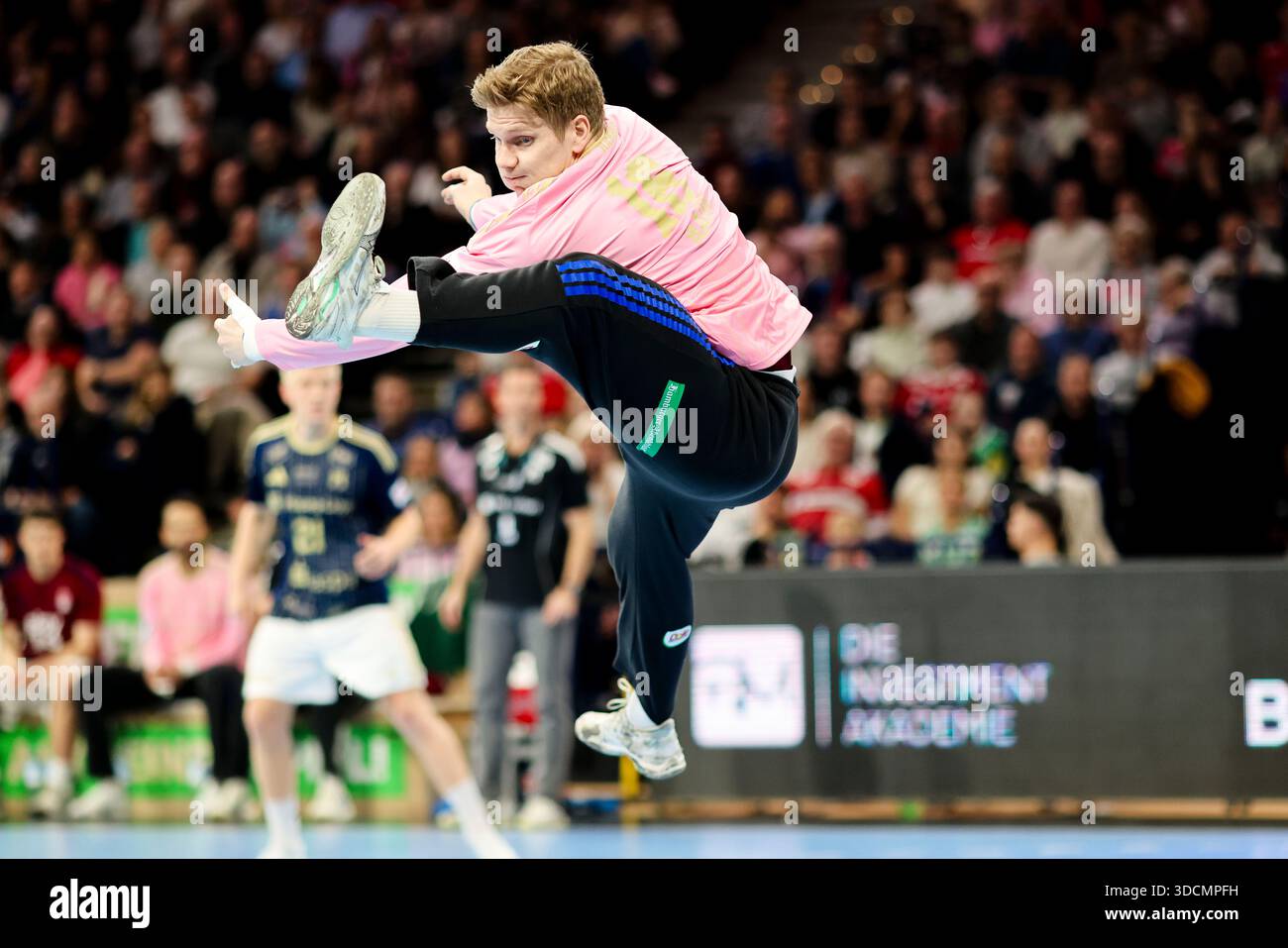 23 December 2025, Hamburg: Handball: Bundesliga, HSV Hamburg - Füchse ...