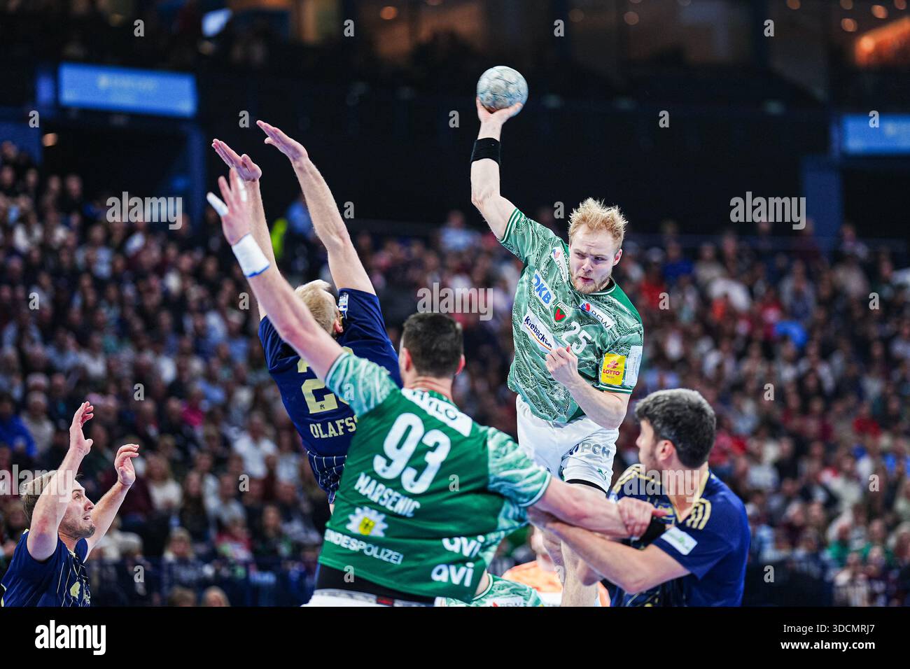 Wurf/Tor Matthes Langhoff (Fuechse Berlin, #25) GER, Handball Sport ...