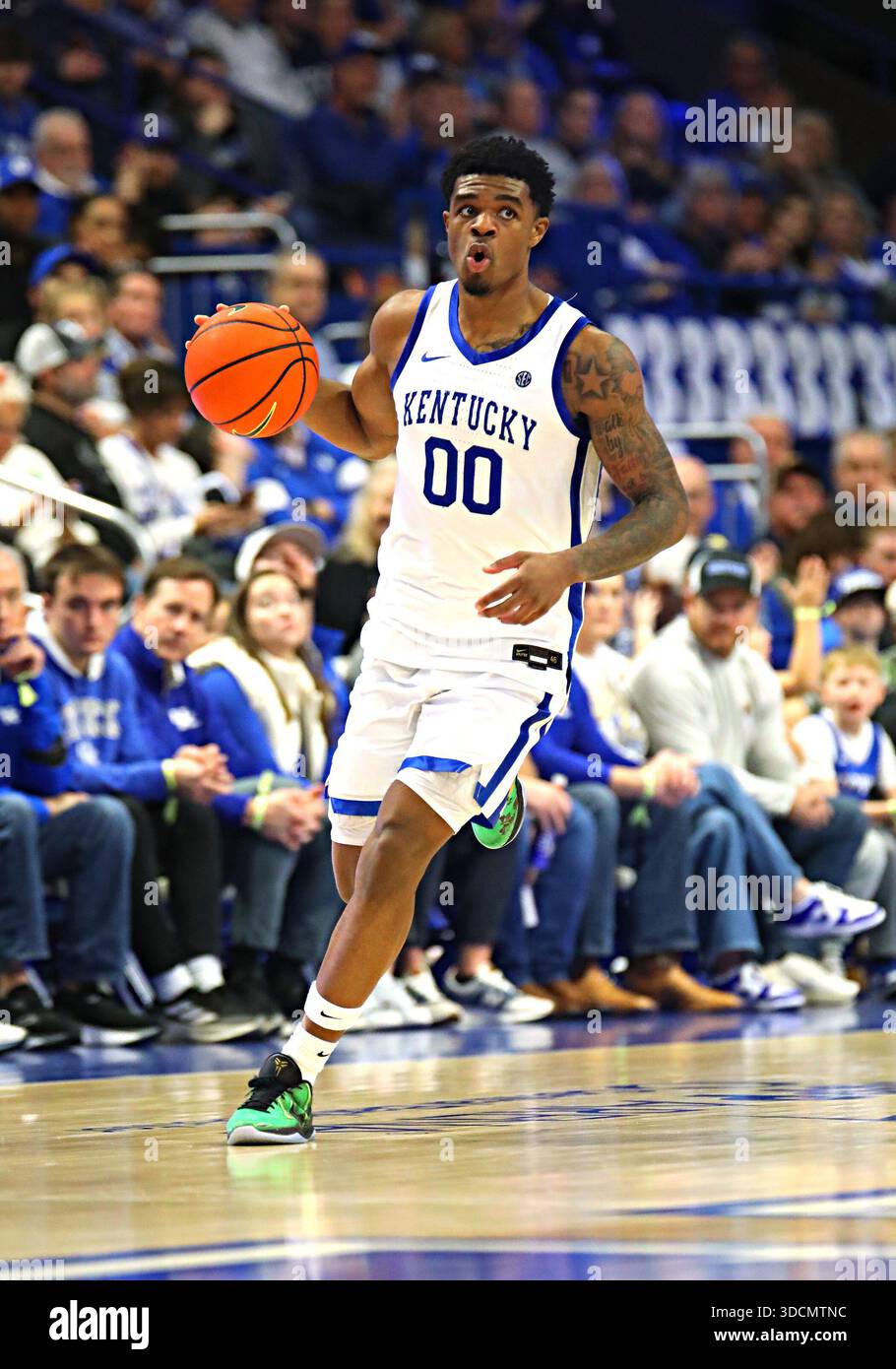 LEXINGTON, KY - DECEMBER 23: Otega Oweh #00 of the Kentucky Wildcats in ...