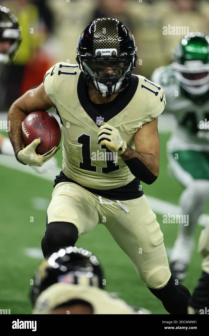 New Orleans Saints wide receiver Dante Pettis (11) returns a kick ...