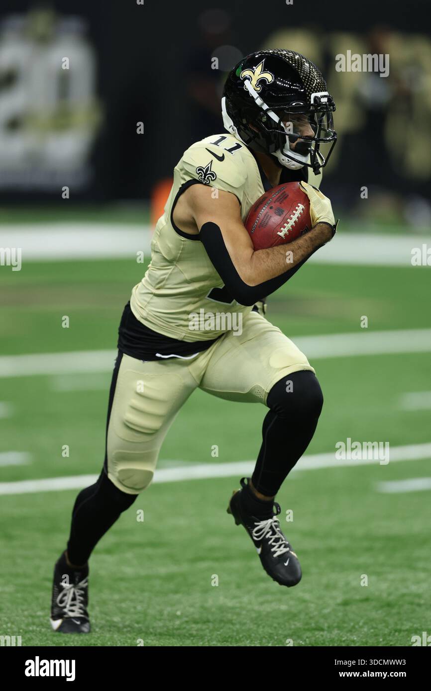New Orleans Saints wide receiver Dante Pettis (11) returns a kick ...