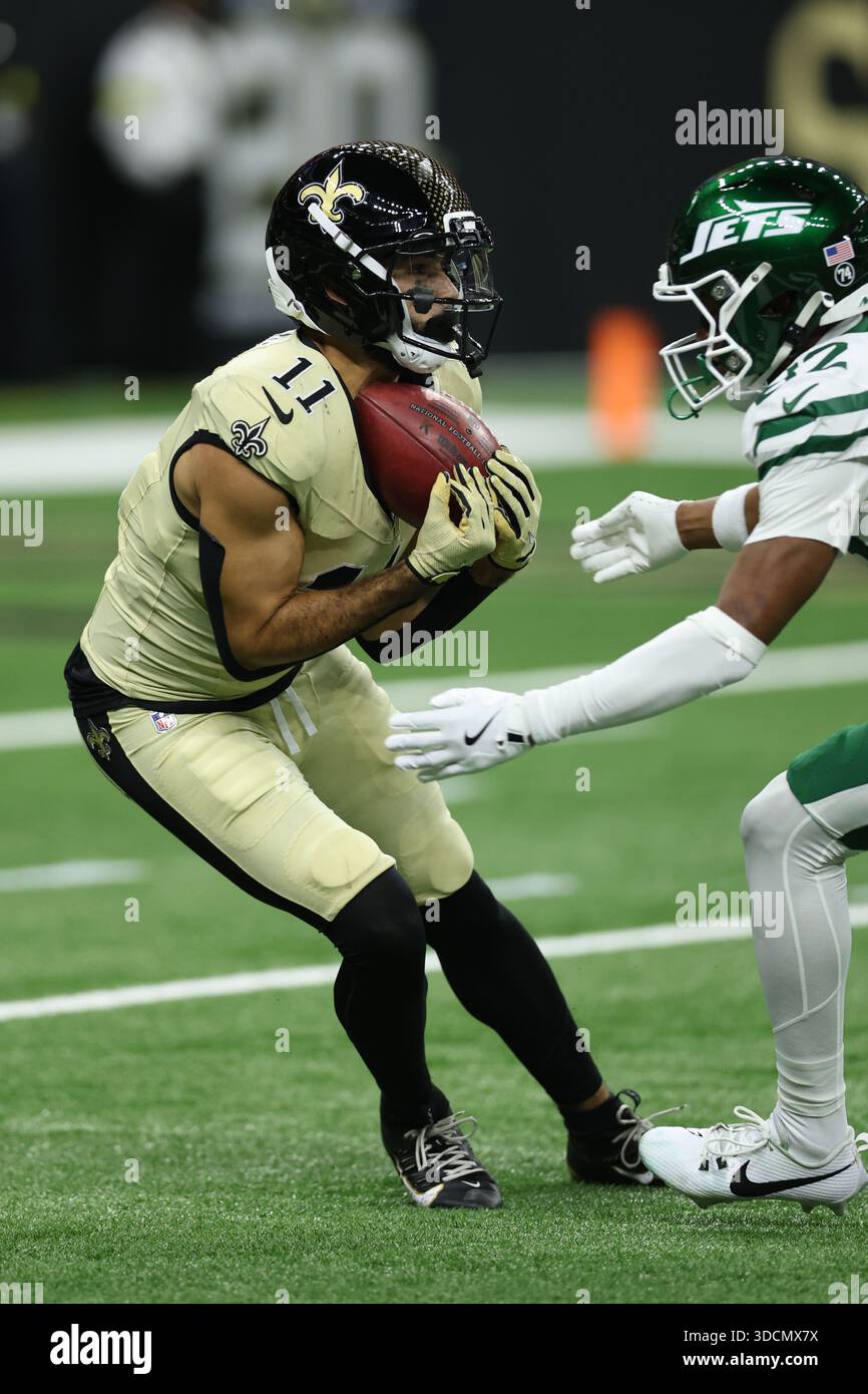 New Orleans Saints wide receiver Dante Pettis (11) returns a kick ...