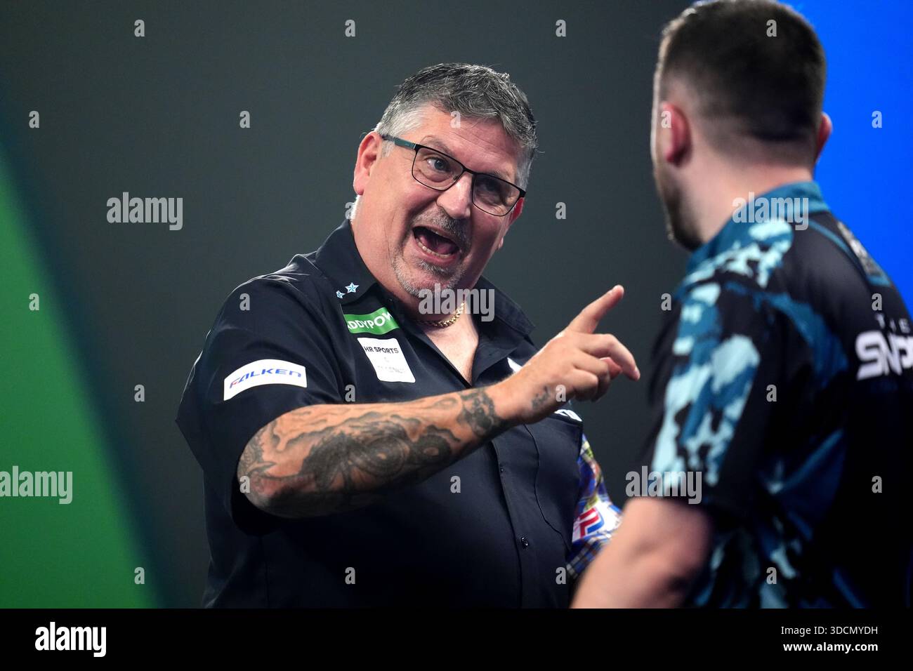 Scotland's Gary Anderson (left) celebrates defeating England's Connor ...
