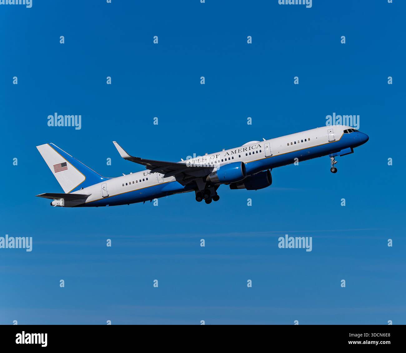 sky harbor airport 12-21-2025 Phoenix, AZ USA Air Force 2 departure ...