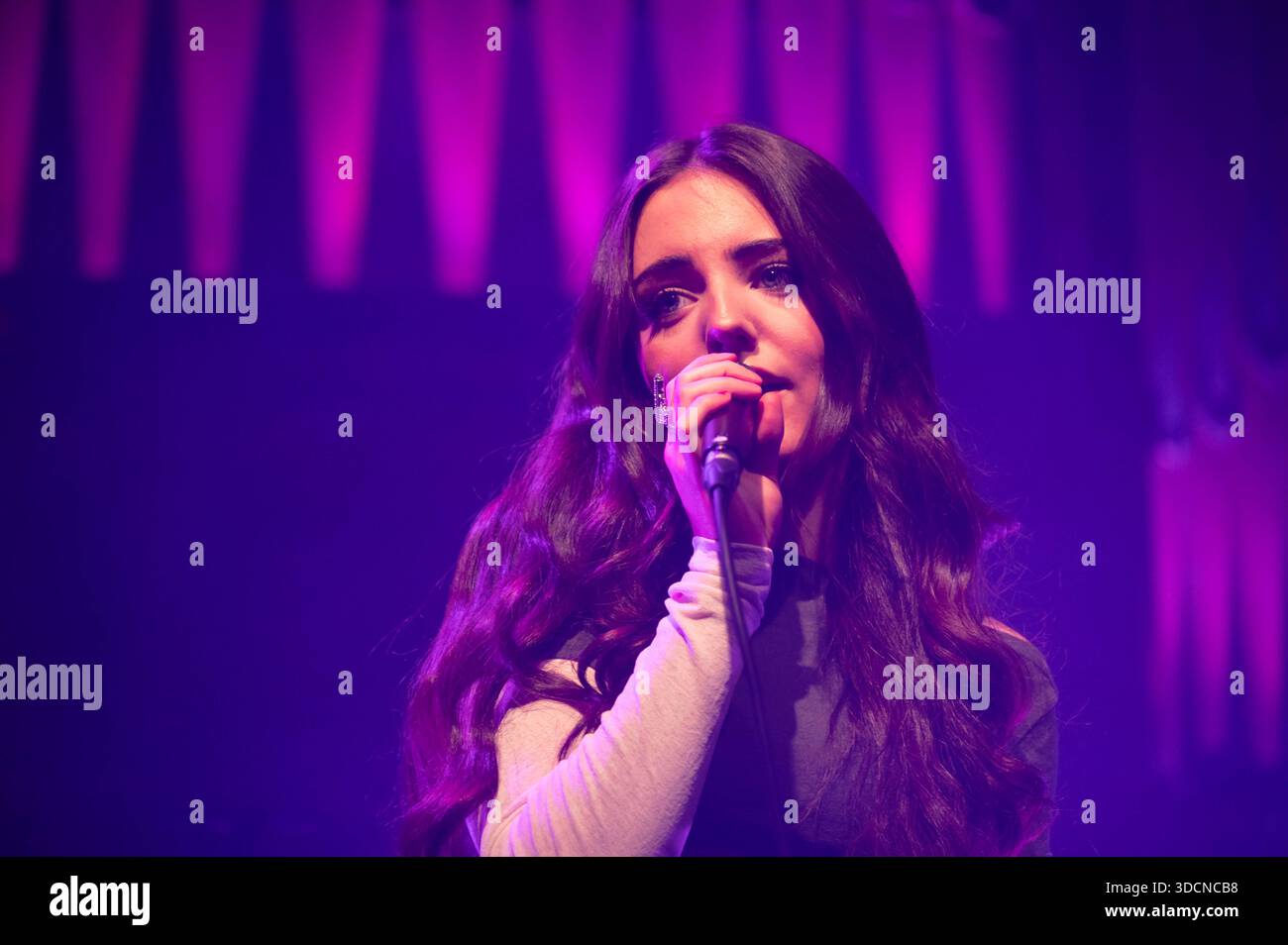 Abbie Gordon performing at Saint Lukes in Glasgow Tuesday 23rd December ...