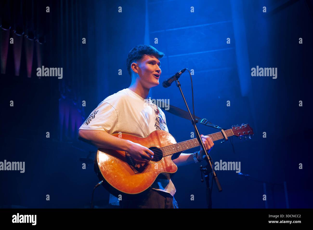 Pat Hamilton performing at Saint Lukes in Glasgow Tuesday 23rd December ...