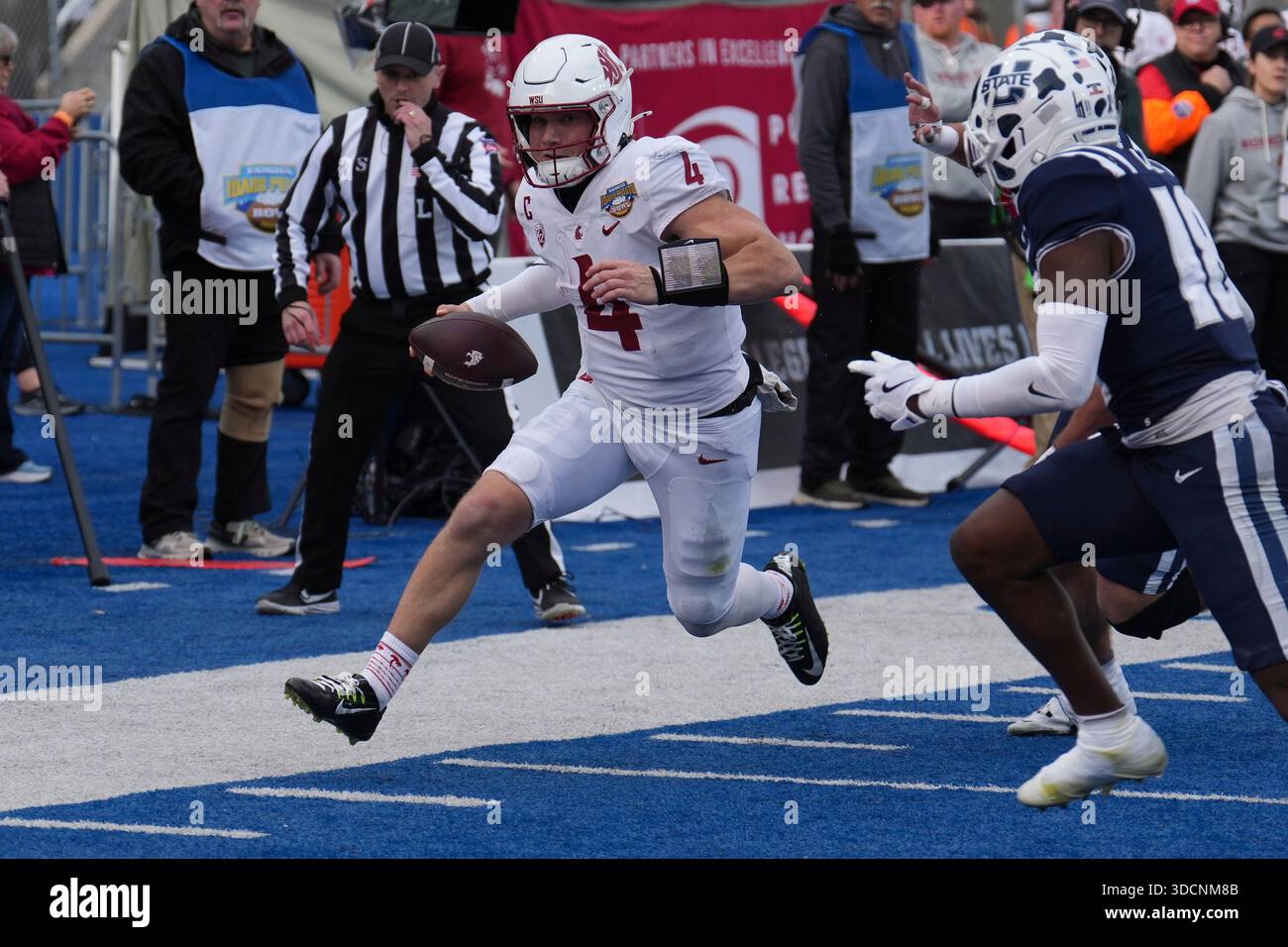 December 22 2025: Cougars quarterback Zev Echaus (4) in action during ...