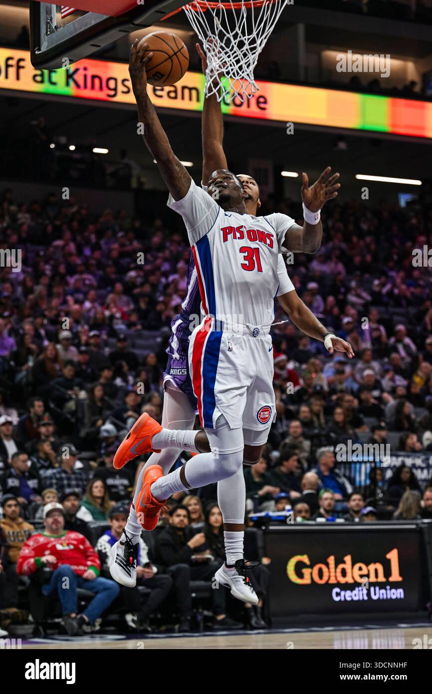 Detroit Pistons guard Javonte Green (31) goes for a layup during the ...