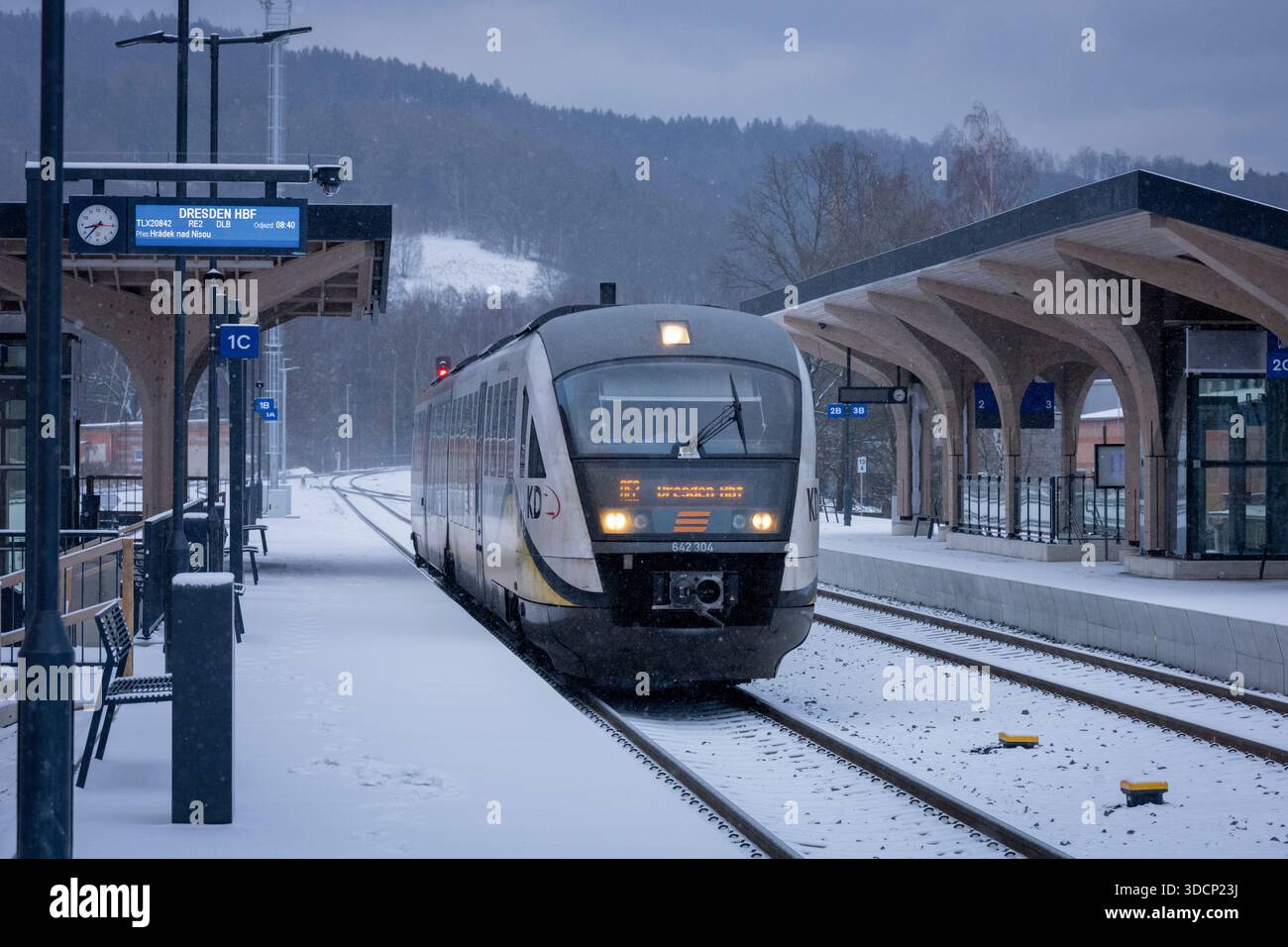 Regular train lines returned to reconstructed railway from Liberec ...