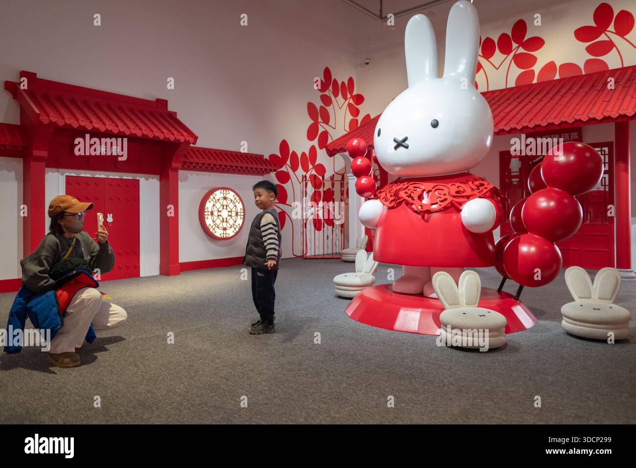 (251224) -- BEIJING, Dec. 24, 2025 (Xinhua) -- People take photos while ...