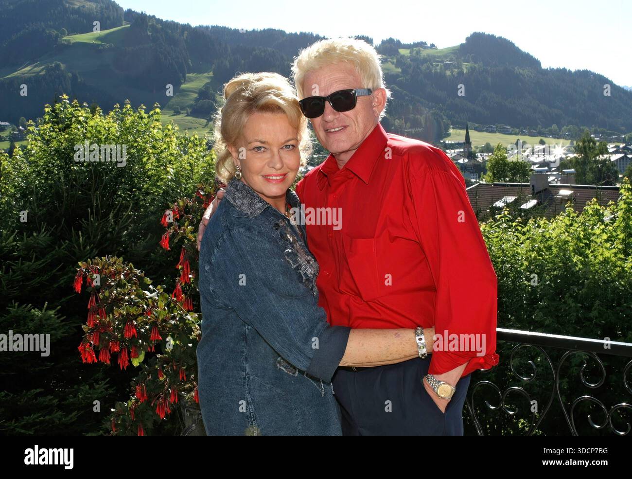 ARCHIV: Heino Sänger Heino mit seiner Ehefrau Hannelore in ihrem Haus ...