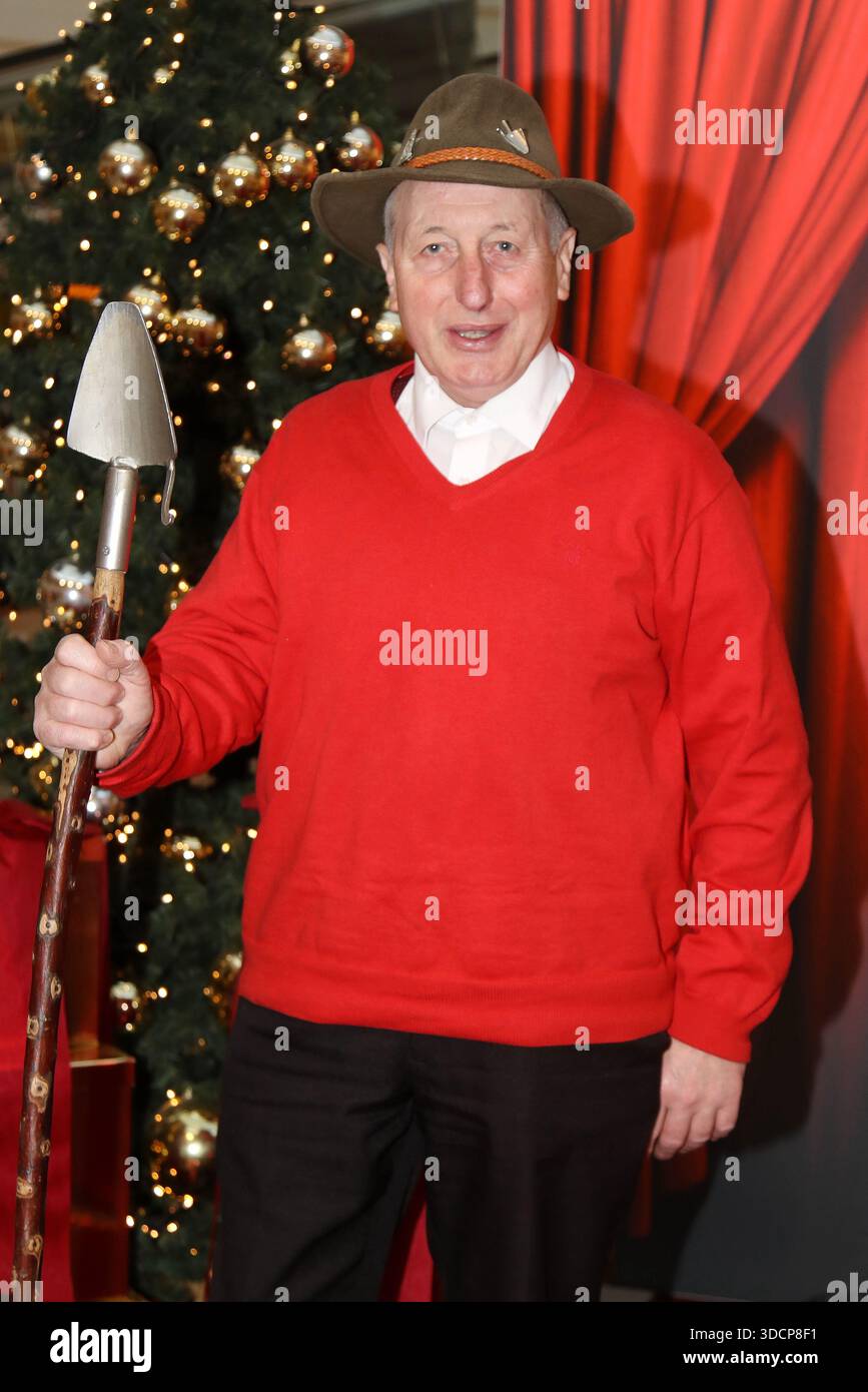 Erfurt, 24.12.2025 Shepherd Heinrich in the Thuringia Park in Erfurt ...