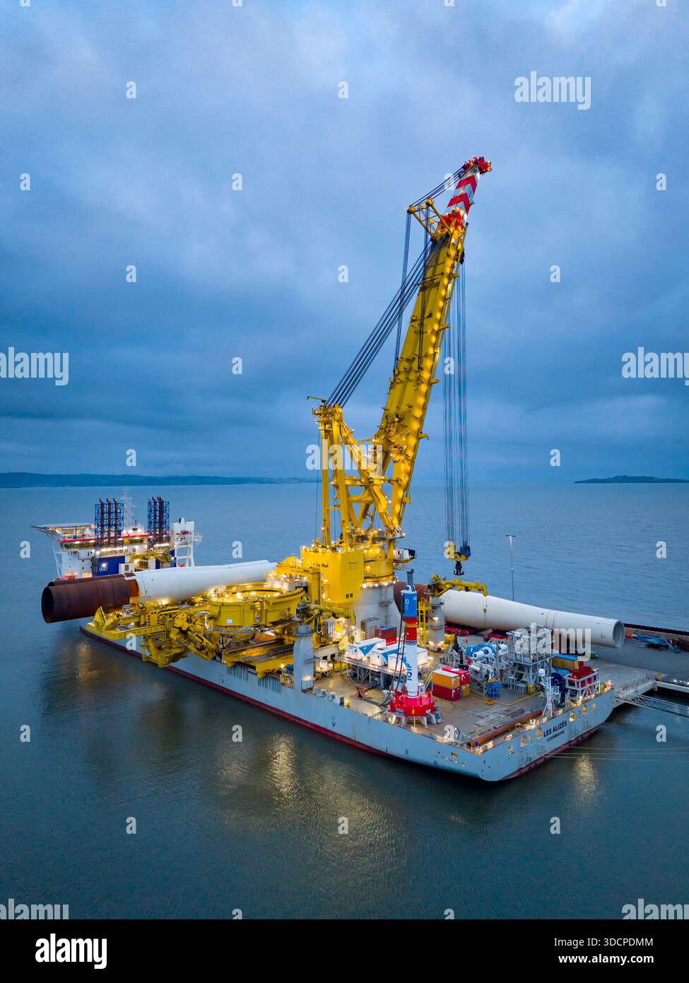 Uk offshore wind farm from above hi-res stock photography and images ...
