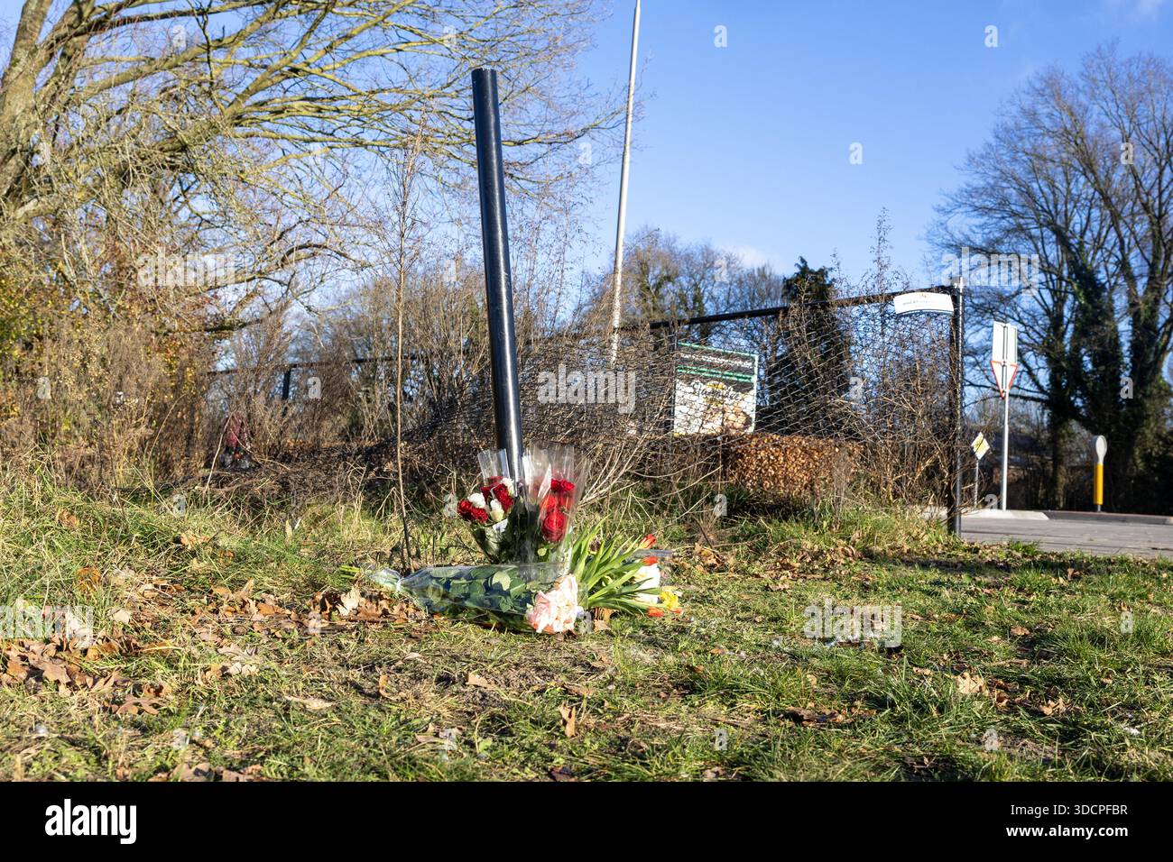 NUNSPEET - Elburgerweg, the day after a collision in which several ...