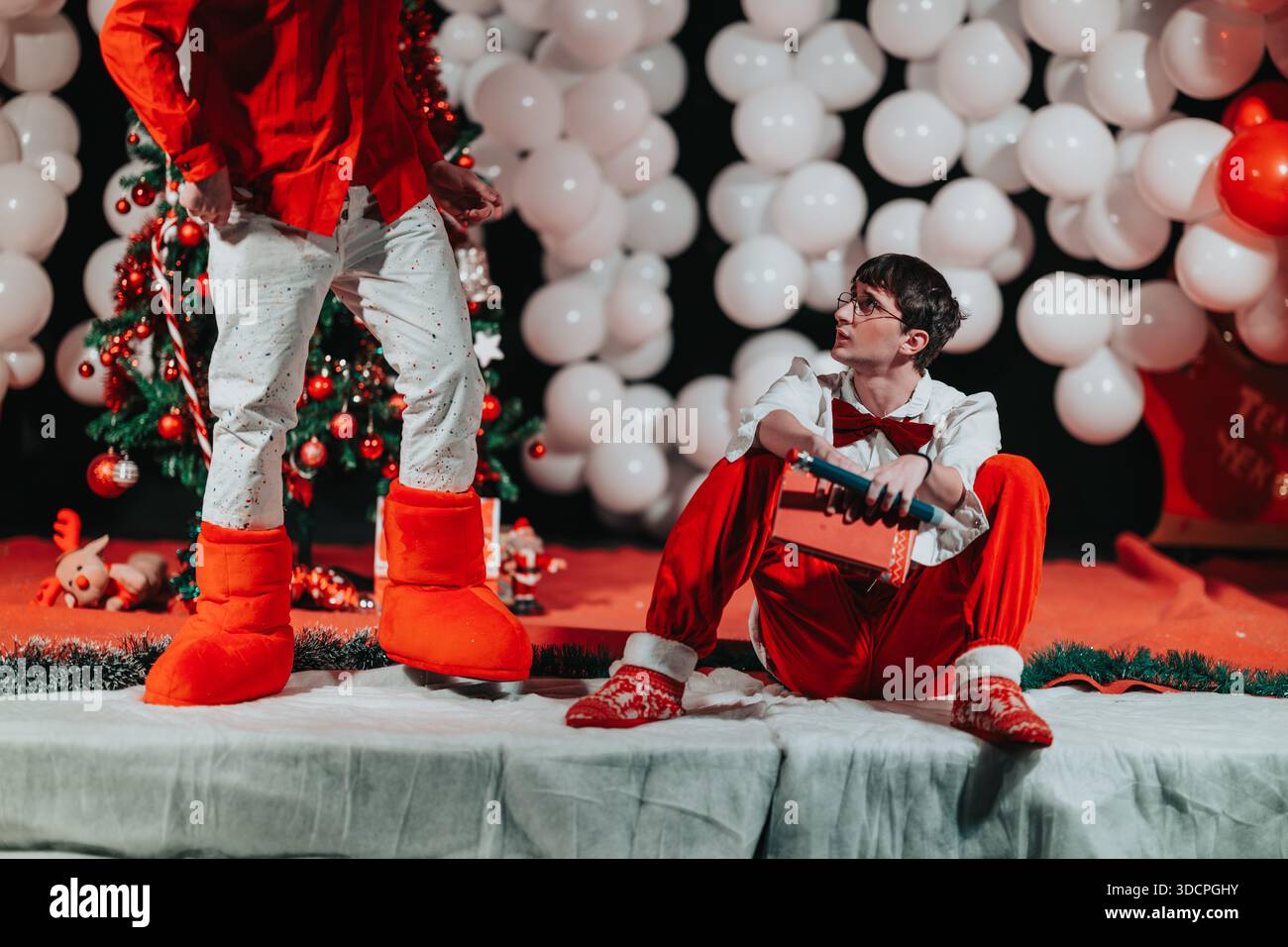 Festive theater scene performers hi-res stock photography and images ...
