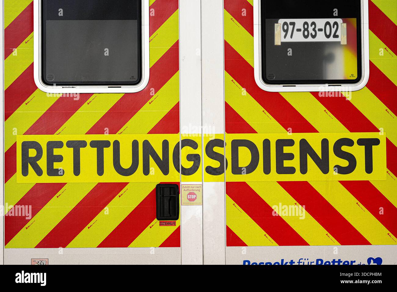 Stapelfeld Symbolfoto: Blaulicht, 24.12.2025 Aufschrift Rettungsdienst ...
