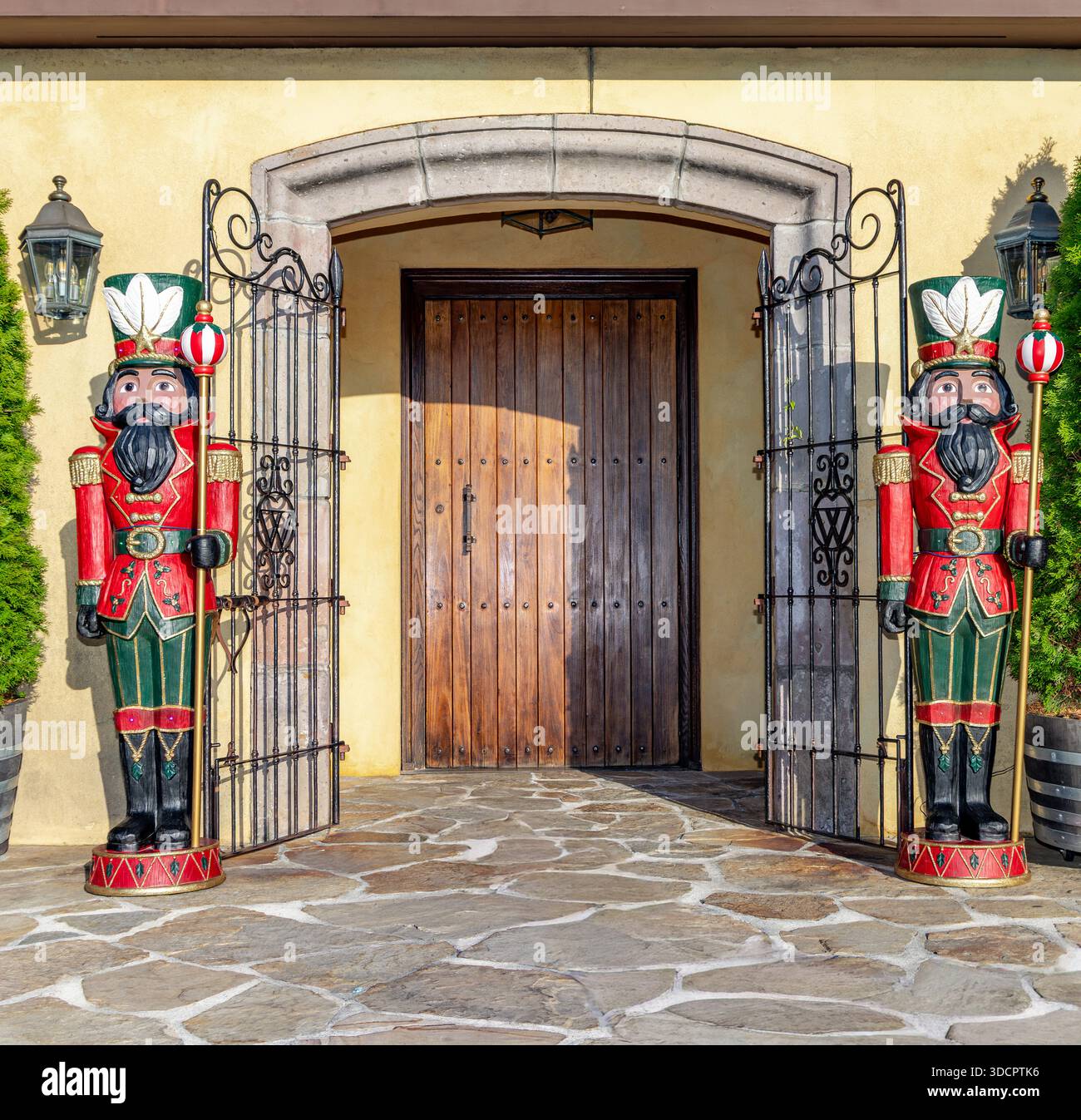 Life size toy soldiers hi-res stock photography and images - Alamy