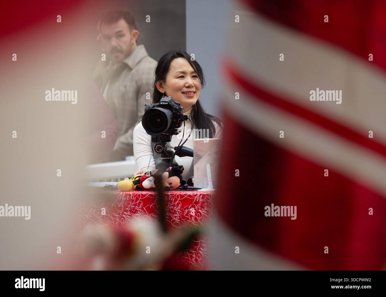 Ginok Song is seen at work taking family photos with Santa at the ...
