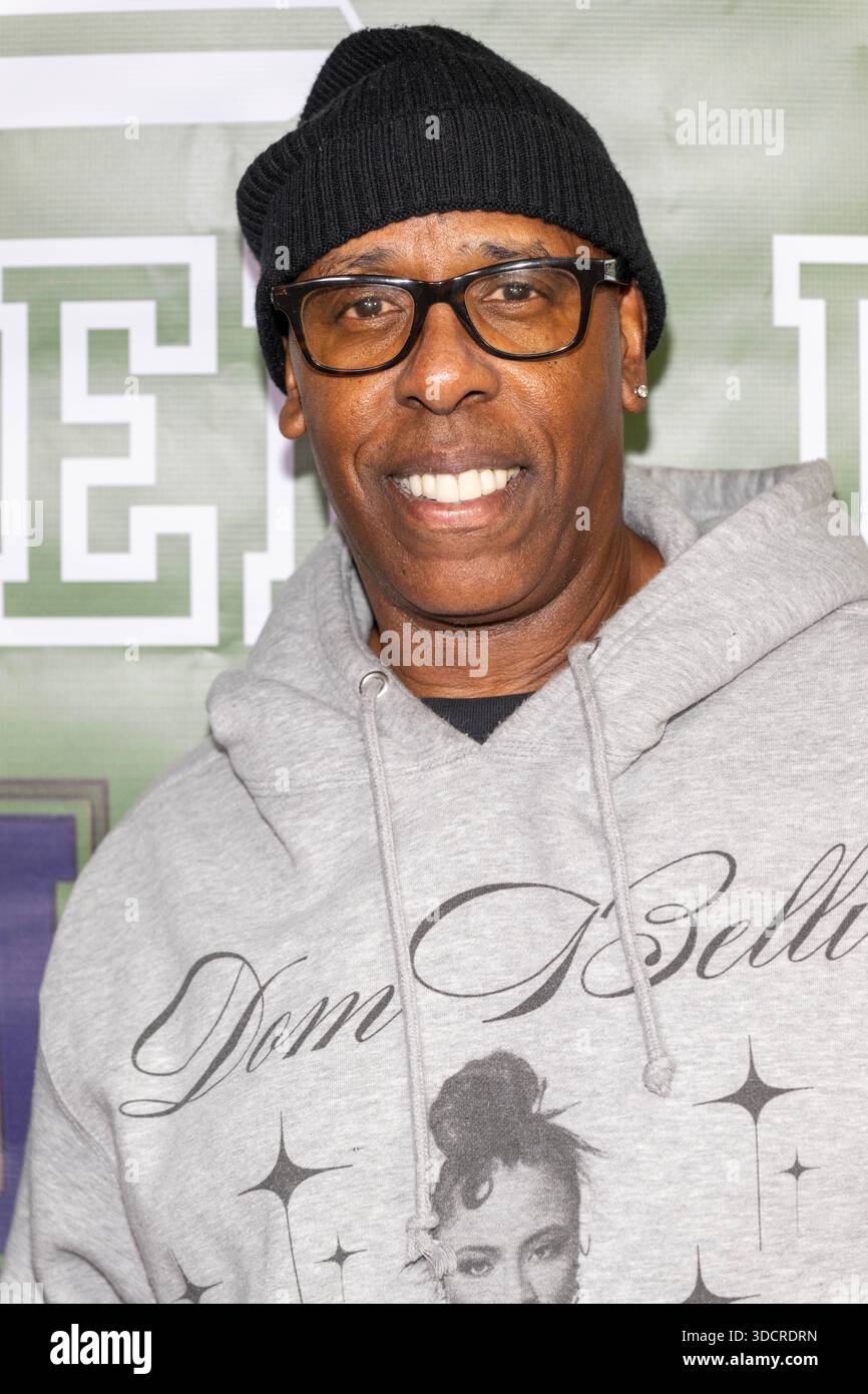 Eric Bellinger Sr. attends The 2nd Annual Christmas Celebrity HoopAthon ...