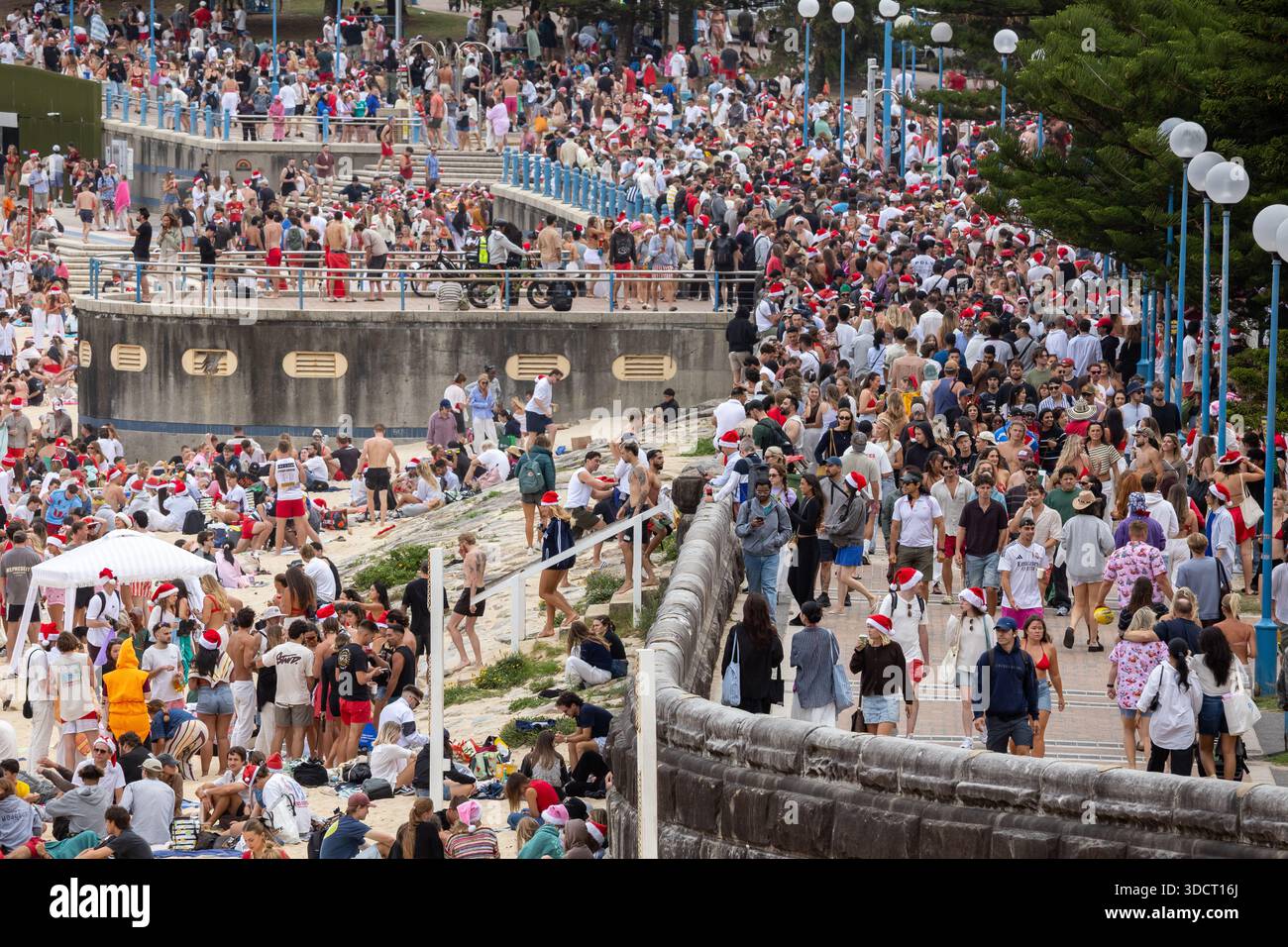 Revellers on Christmas Day at Coogee Beach in Sydney, Thursday ...