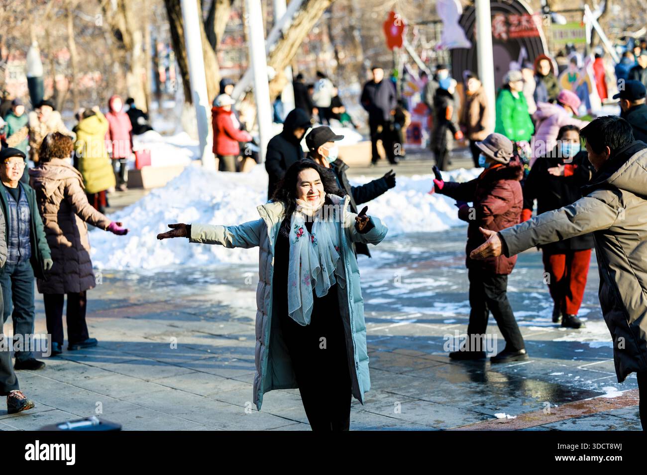 Residents enjoy winter time in Urumqi City, northwest China's Xinjiang ...