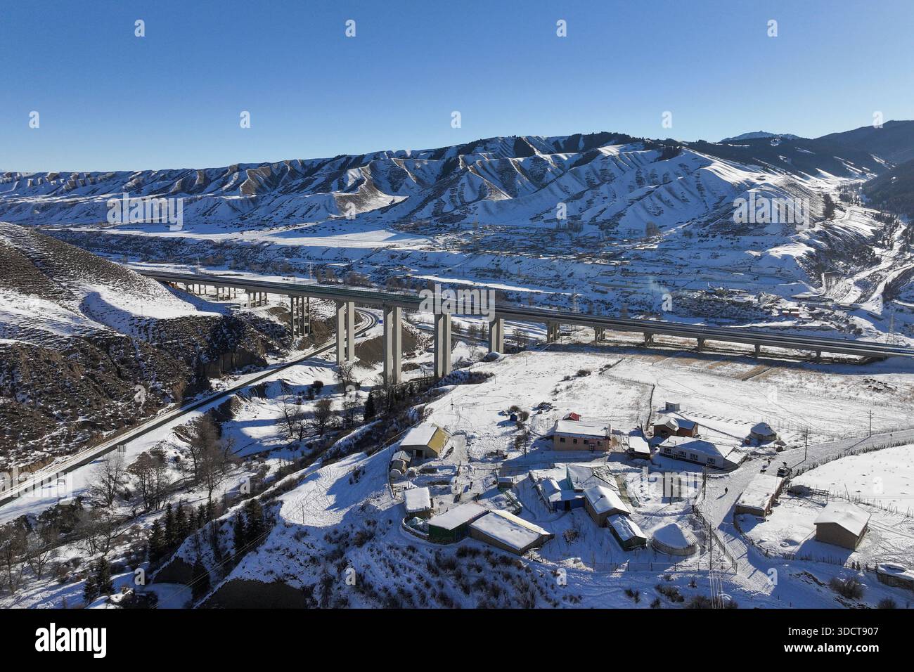 (251225) -- URUMQI, Dec. 25, 2025 (Xinhua) -- An aerial drone photo ...