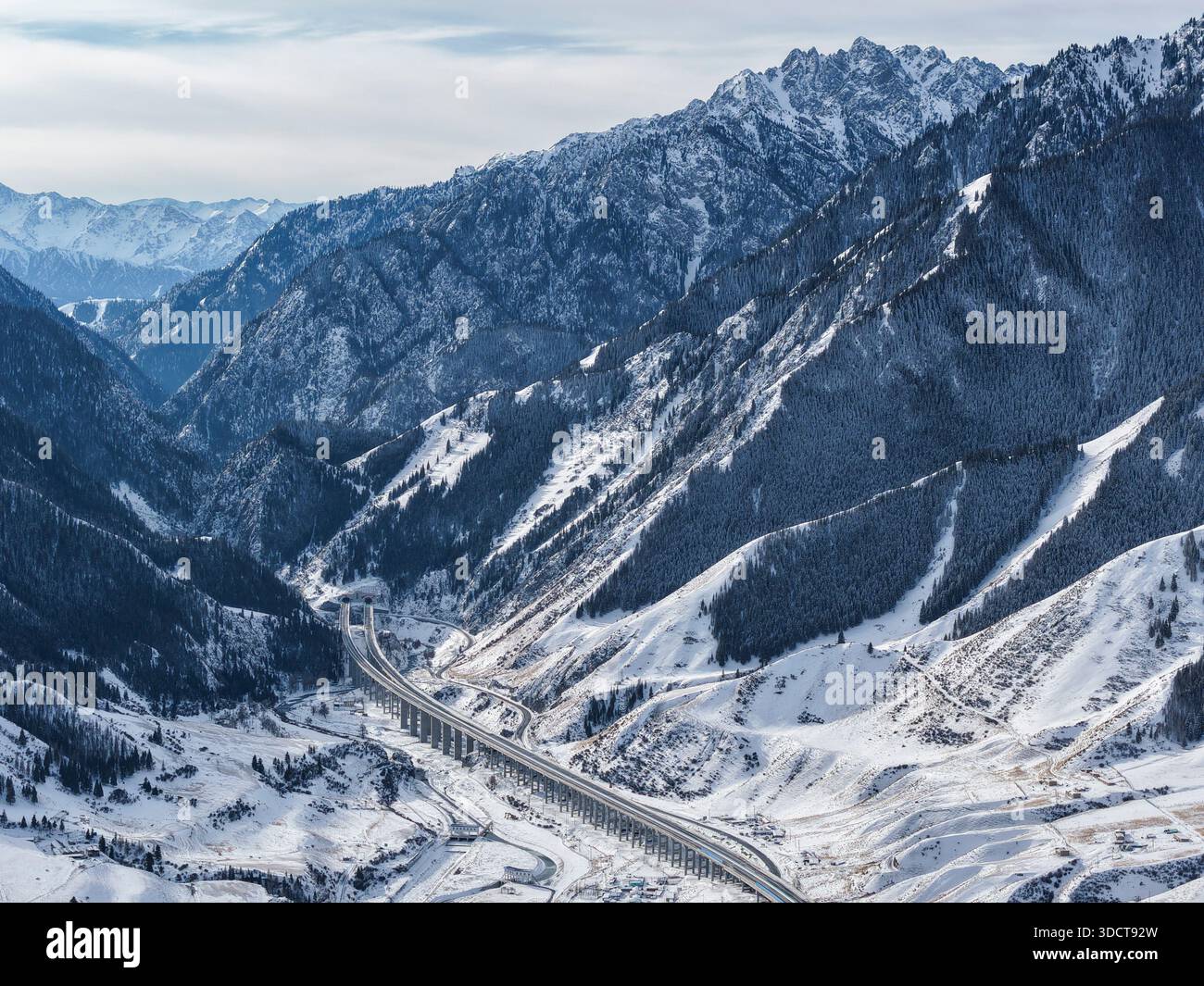 (251225) -- URUMQI, Dec. 25, 2025 (Xinhua) -- An aerial drone photo ...